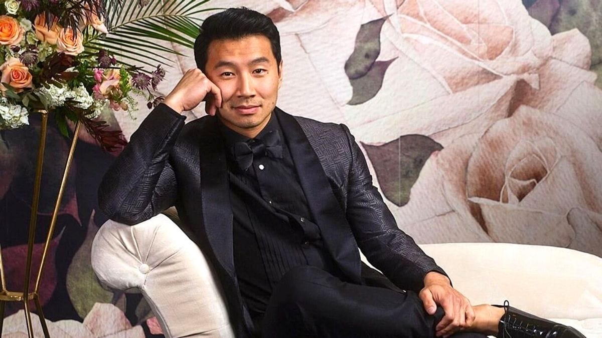 BERAPA NILAI KEKAYAAN ADI WIRA ASIA MARVEL PERTAMA, SIMU LIU? - GLAM LELAKI